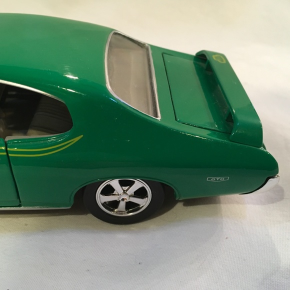 Red Box | Other | 24 Diecast Red Box Toy Factory 1969 Pontiac Green Gto ...